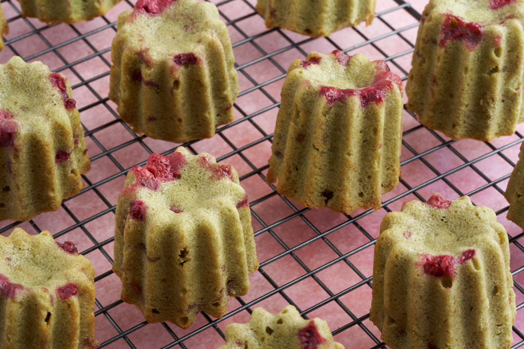Matcha Cakes with Raspberries recipe | HotCooking
