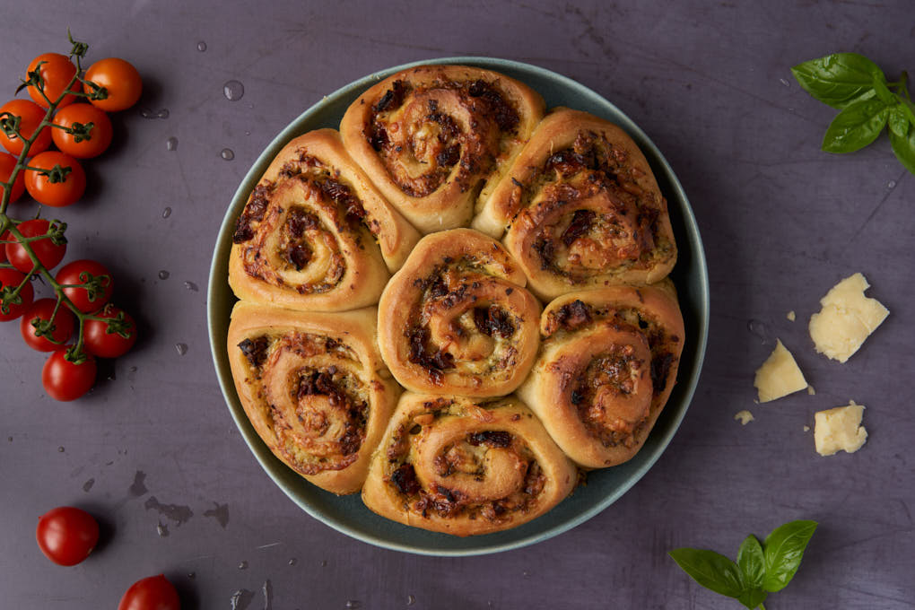 Panasonic Bread Maker Pesto, Cheddar and Sun-dried Tomato Rolls recipe ...