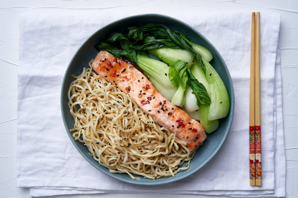 Sweet Chilli Salmon Noodles With Pak Choi recipe | HotCooking
