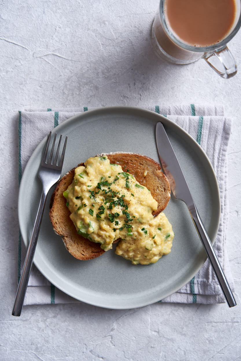 Cheese and Spring Onion Scrambled Eggs recipe | HotCooking