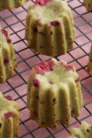 Matcha Cakes with Raspberries recipe | HotCooking