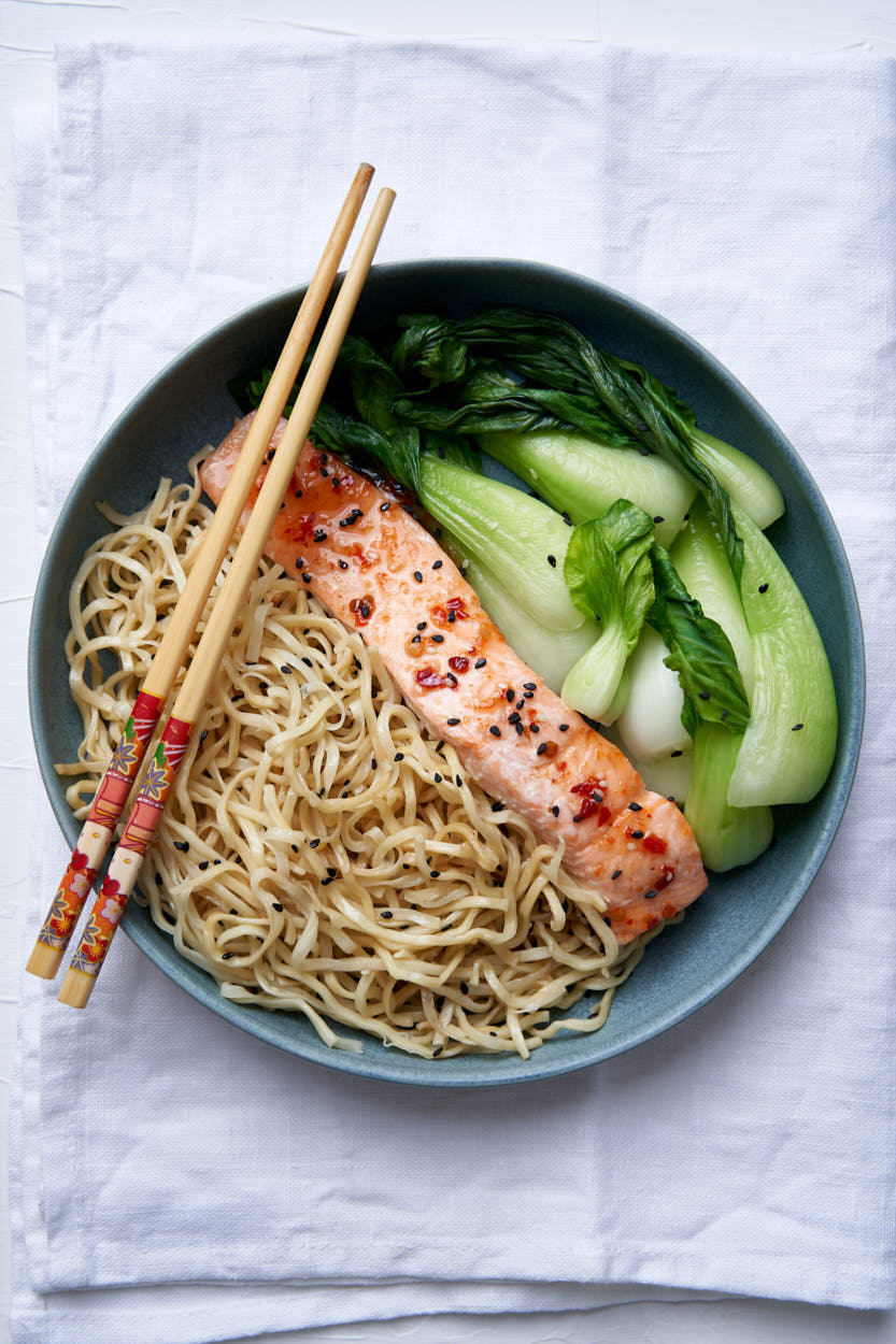 Sweet Chilli Salmon Noodles With Pak Choi recipe | HotCooking
